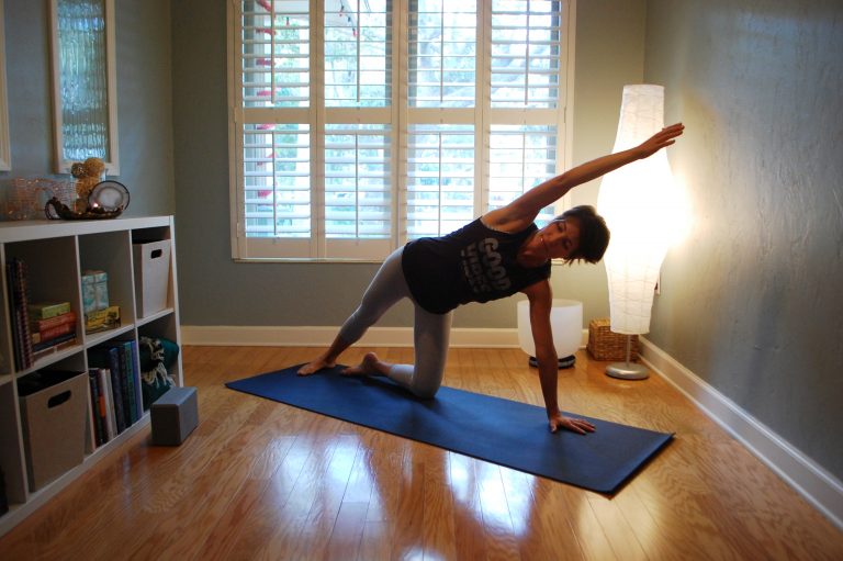 STRETCH THE SIDE BODY AND PREPARE FOR TWISTING POSES - Swagtail