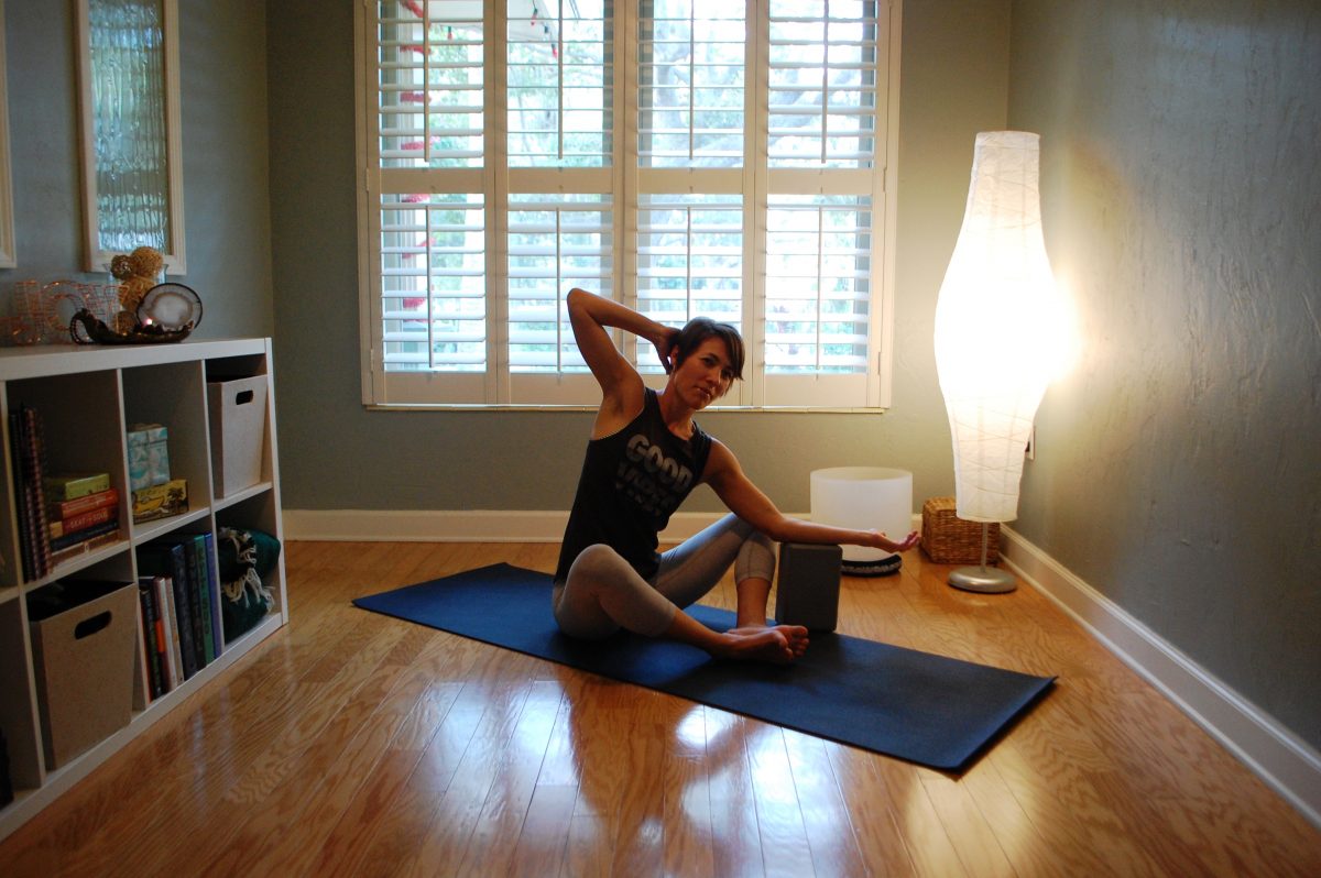 STRETCH THE SIDE BODY AND PREPARE FOR TWISTING POSES - Swagtail
