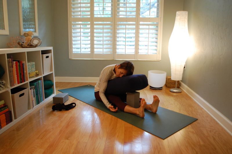 HANUMANASANA PREP: A YIN YOGA SEQUENCE FOR THE SPLITS - Swagtail
